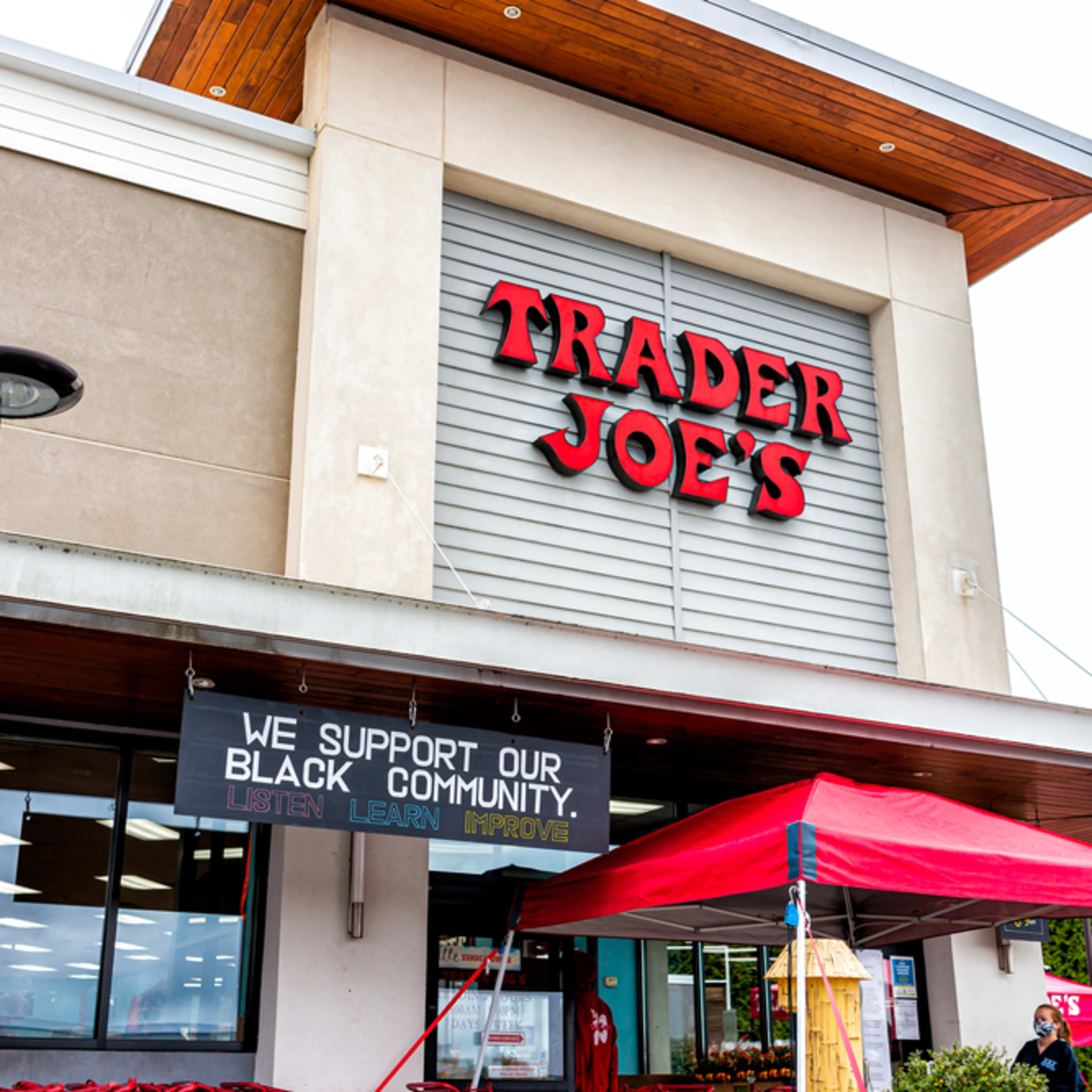 Trader Joe’s Fans Have a New Favorite Gluten-Free Snack Mix - Delishably