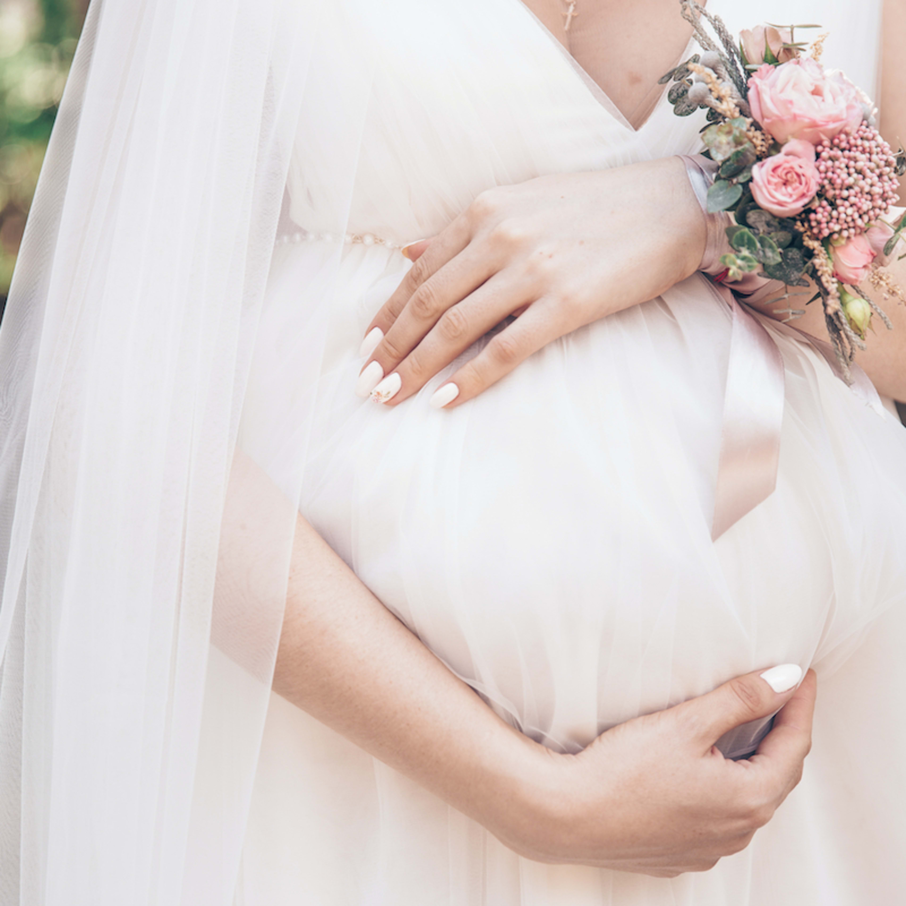 Pregnant Mom's Bump Shrinks Dramatically After She Loses 'Buckets' of ...