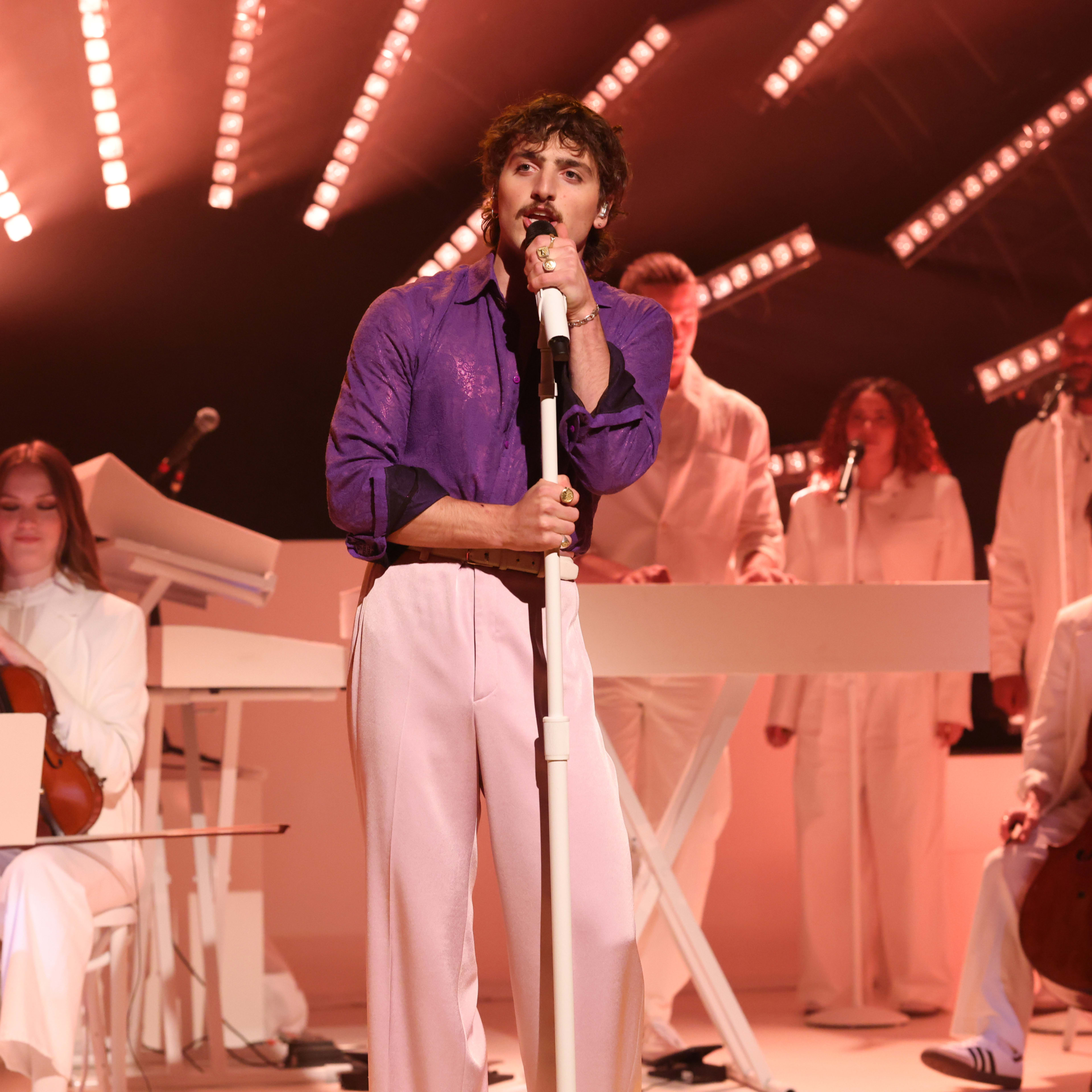 Benson Boone Gives Jaw-Dropping Tour Update - Men's Journal