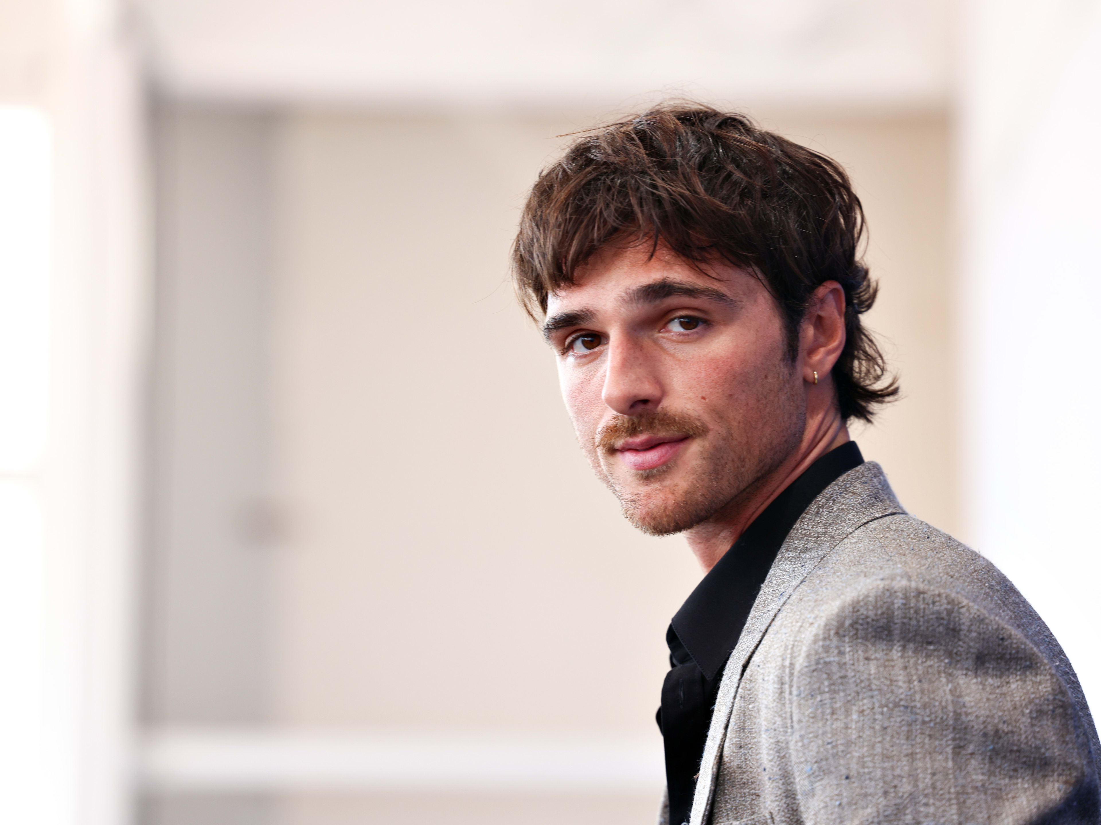 How to Get, Style, and Maintain Henry Cavill's Superman Hairstyle - Men ...