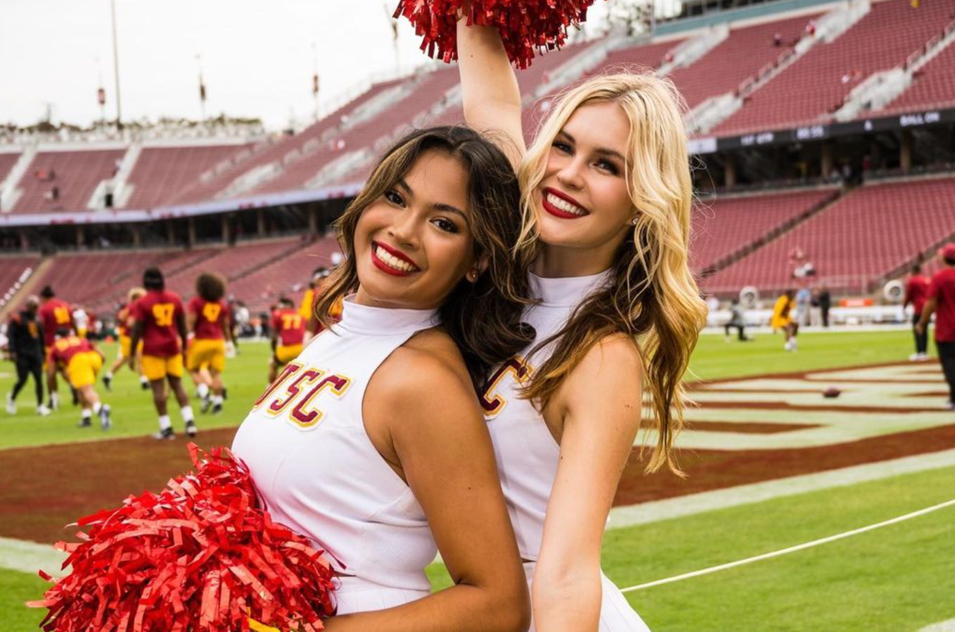 The 5 Best College Football Cheerleading Squads - The Spun